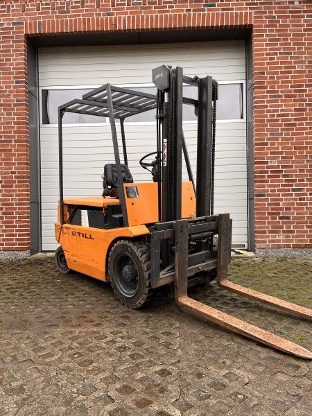 Verkauf von Gabelstaplern, BW-Restposten und Transport BW-Depot Tolk ...